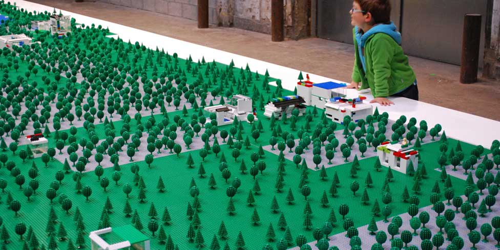 Surface de jeu en résine pour LEGOs à Lille - Fantasticité